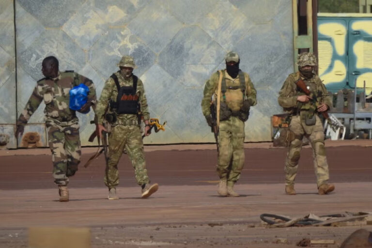 Kidal : le repli d’Africa Corps et l’abandon massif d’armement russe ...
